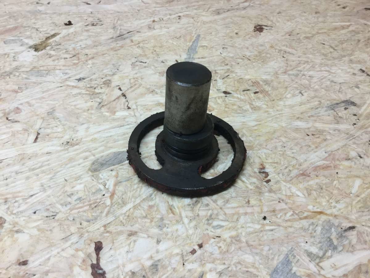 Mc Cormick D432 Exzenterbolzen für Getriebe B32 | Huber Parts